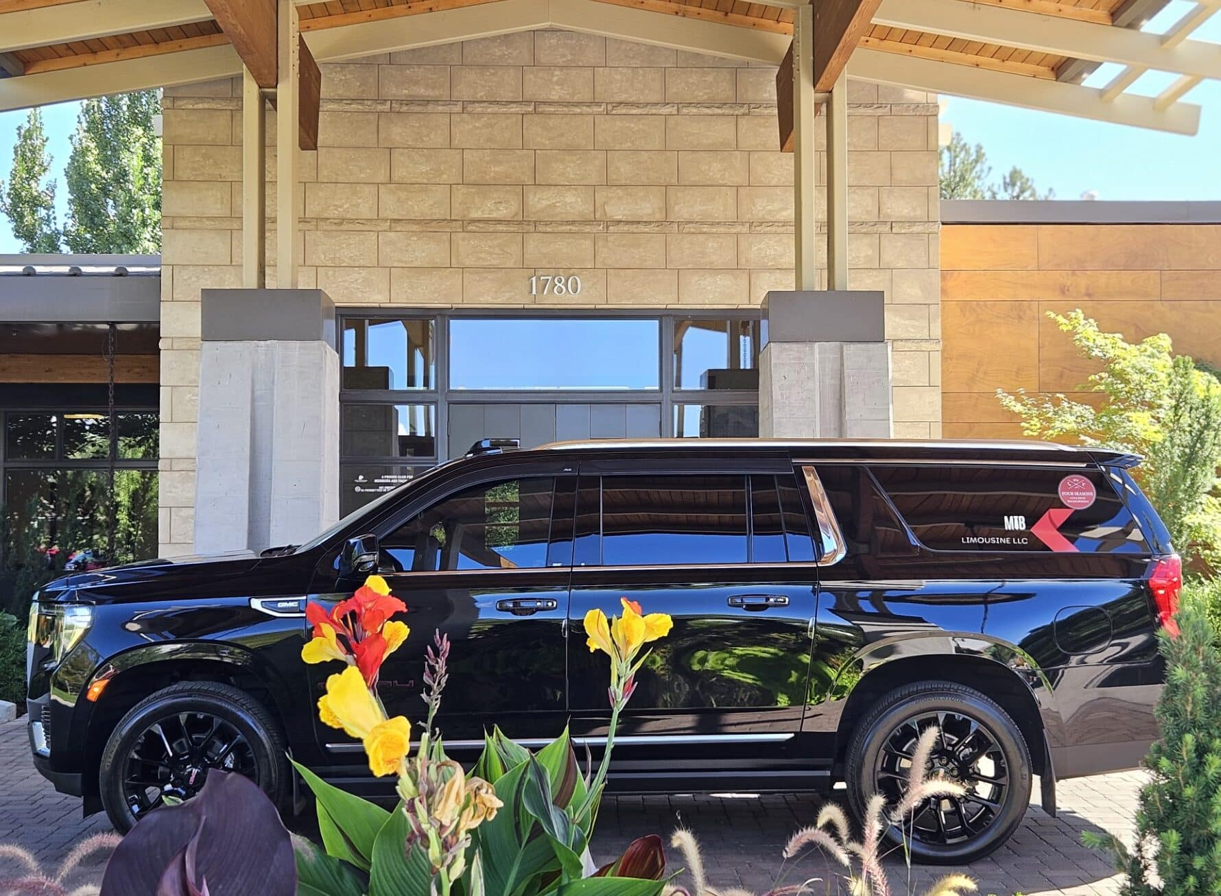 Gallery MIB Limousine: 7 Stunning Photos Of Our Fleet